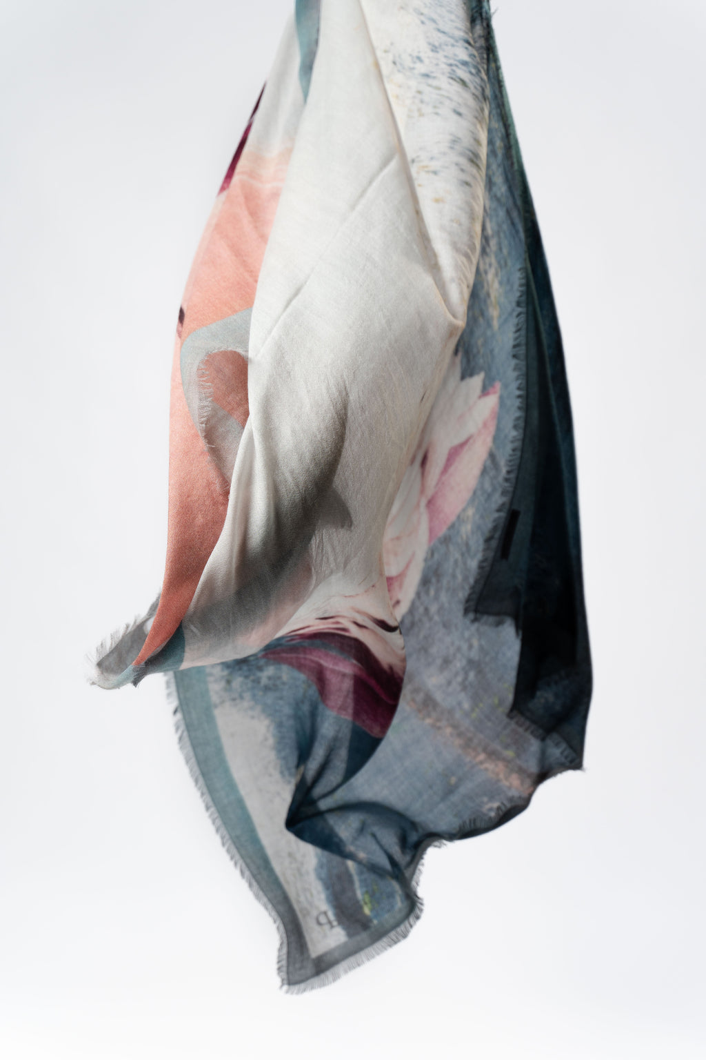 Lotus Flow Ash – Ama Pure